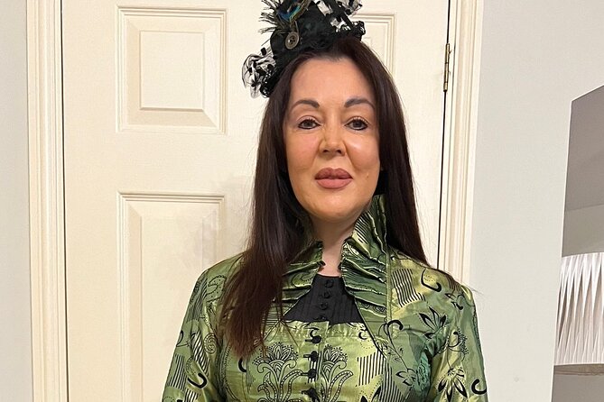 Private Guided Tour of Hampton Court Palace - In The Sum Up