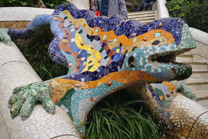 Sagrada Familia and Guell Park Small Group Tour: Drink and Tapa - FAQ