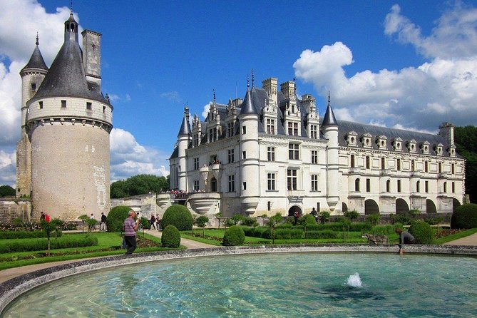 Day Tour of Chateaux of Chenonceau, Chambord & Caves Ambacia from Tours/Amboise - FAQs