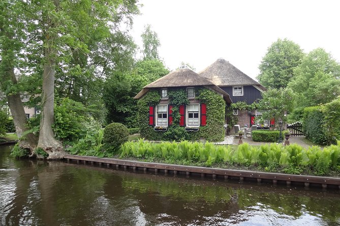 Giethoorn Day Tour from Amsterdam with Small Boat Ride - FAQ