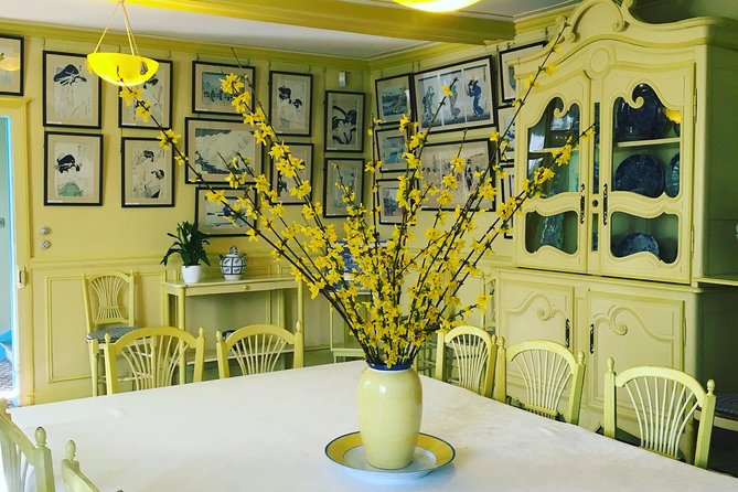 Giverny Monet's House & Versailles Palace Private Day Trip from Paris - The Experience of a Private Guided Tour