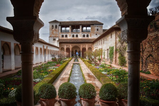Alhambra Private Tour & Nazaries Palaces from Seville with Pickup - Who Should Consider This Tour?