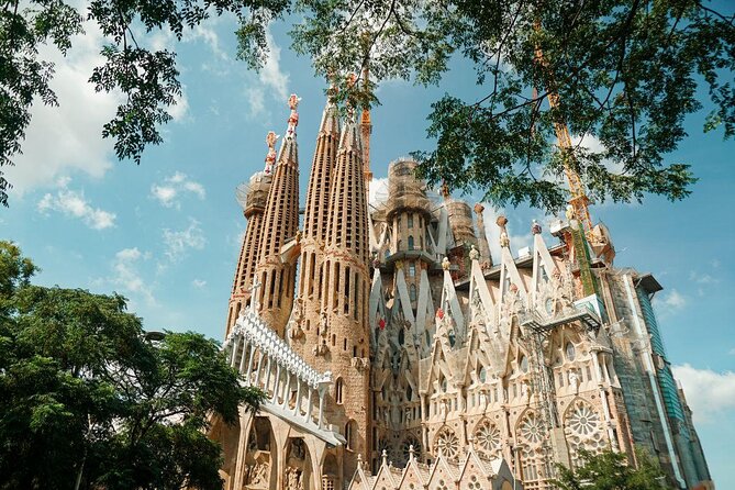 Barcelona in a Day Tour: Sagrada Familia, Park Guell and Old Town - Discovering Barcelona in a Day: An Honest Look at the Sagrada Familia, Park Güell, and Old Town Tour