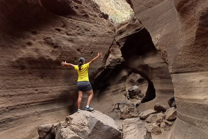 Barranco de las Vacas, caves & village by 2 native guides - Key Points