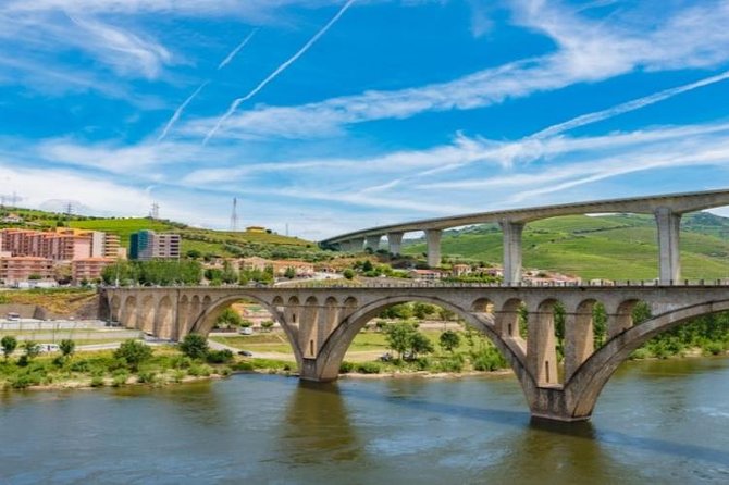 Boat Trip to Régua Through the Douro Valley with Breakfast and Lunch - Setting the Scene: An Overview of the Tour
