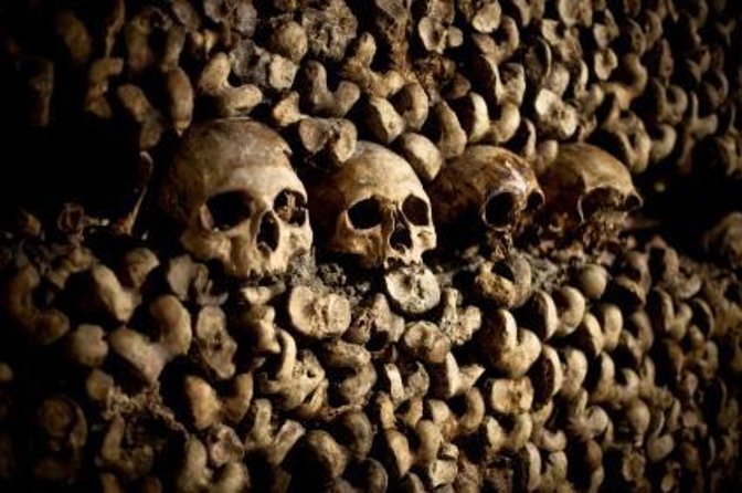 City Highlights Tour + Entry tickets for the Paris Catacombs - A Practical Look at the Paris Highlights & Catacombs Tour