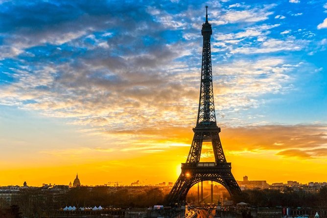 Private Guided Professional Photoshoot by the Eiffel Tower