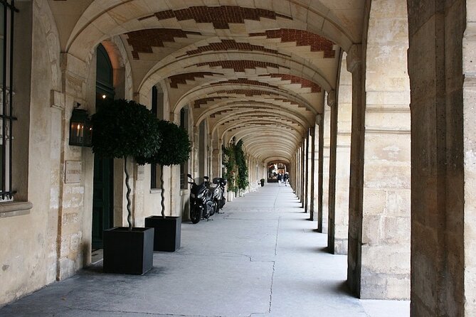 Private Tour in Italian of Paris: Centre, Montmartre, Louvre - Key Points