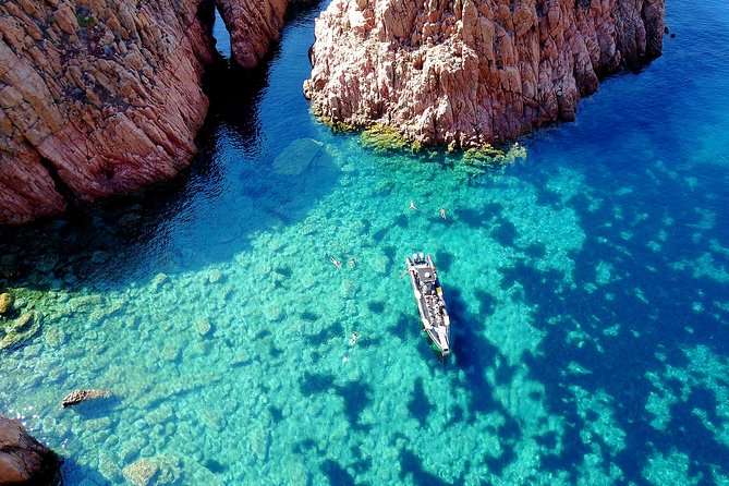 Visit Scandola, the creeks of Piana by boat - Key Points