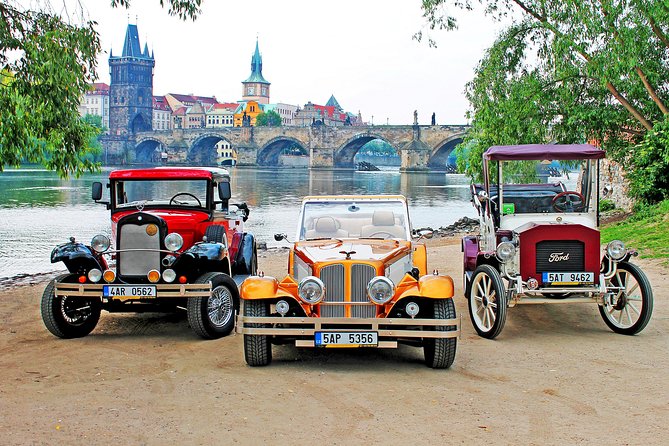 1,5 hour oldtimer convertible Prague sightseeing tour - Authentic Experiences and Authenticity
