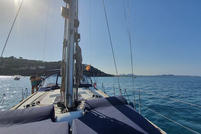 2 Hours Private sailing trip from Barcelona with open bar - Setting Sail from Barcelona: What to Expect