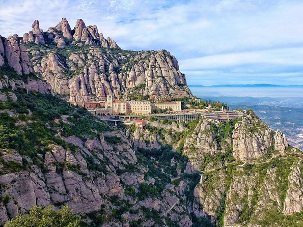 Barcelona Highlights and Montserrat with Cog-Wheel Train - What to Expect on This Tour