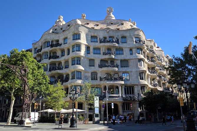 Barcelona Highlights Private Tour in a chauffeured Mercedes-Benz - Exploring the Itinerary: What You Can Expect