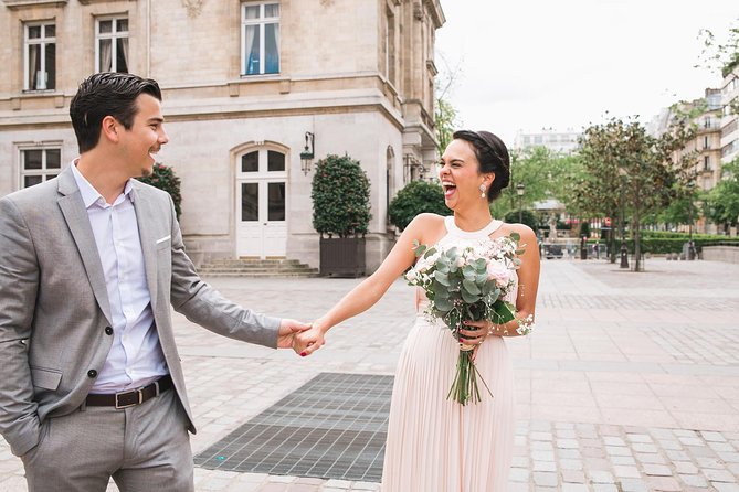 Book Exclusive Eiffel Tower Photoshoot Paris Photographer - A Close Look at the Experience