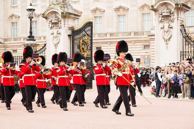 Changing of the Guard Guided Tour at Buckingham Palace - Key Points