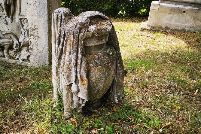 City of the dead - Central Cemetery with Sandra Blum - A Closer Look at the Central Cemetery Tour