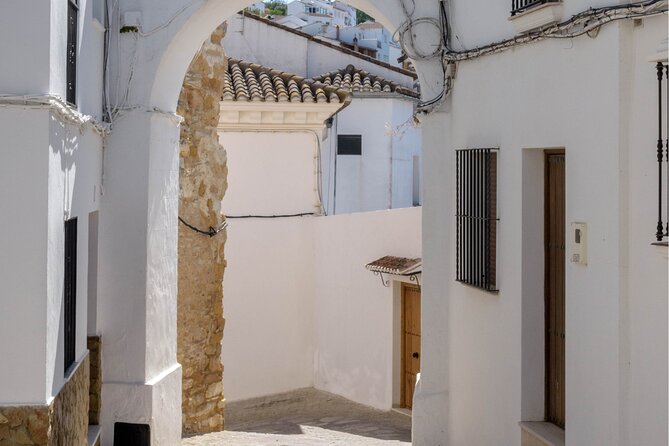 Day trip to Zahara, Setenil and Ronda from Seville - Exploring Zahara de la Sierra