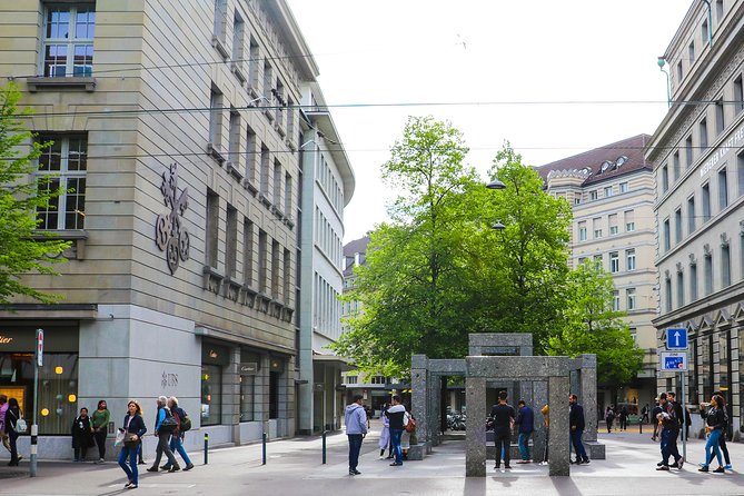 Discover the Zurich Banking Scene with a Local - A Closer Look at the Experience