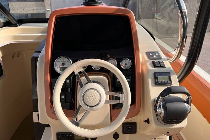 Dreamer tour(1 H) boat Invictus - What’s Included in the One-Hour Itinerary