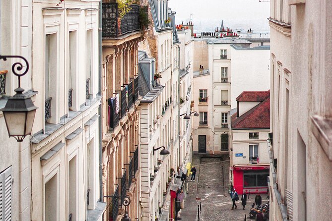 Exclusive Walking Tour In Montmartre With Local Guide - The Experience: What We Expect