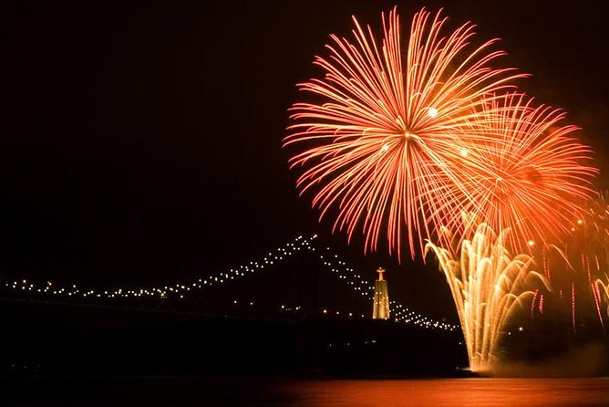 Fireworks and Open Bar in New Year's Eve Cruise in Lisbon - Why Opt for This New Year’s Eve Cruise?