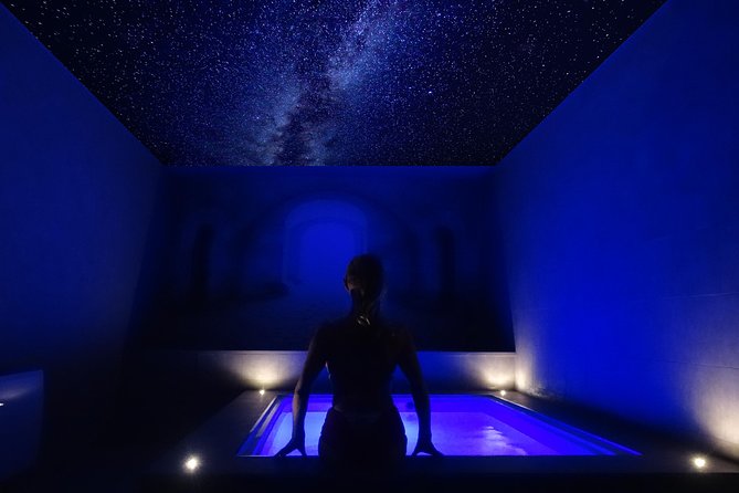Floating sessions under the stars in private spas - What to expect during your floating experience
