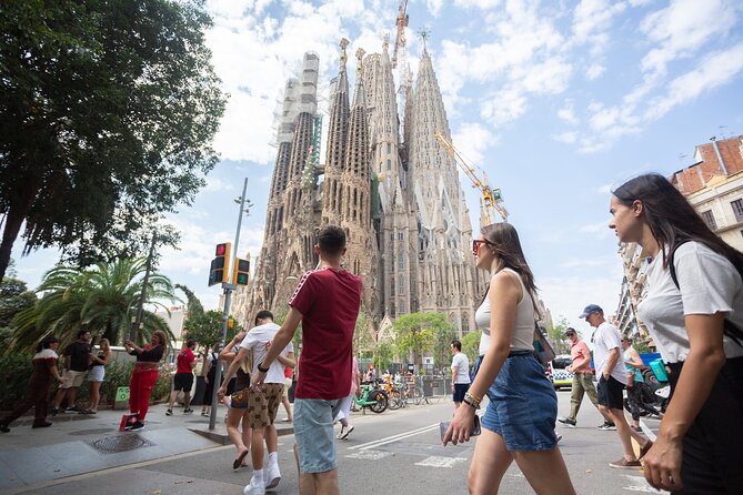 Guided Tour Sagrada Familia and Park Guell - The Itinerary in Detail
