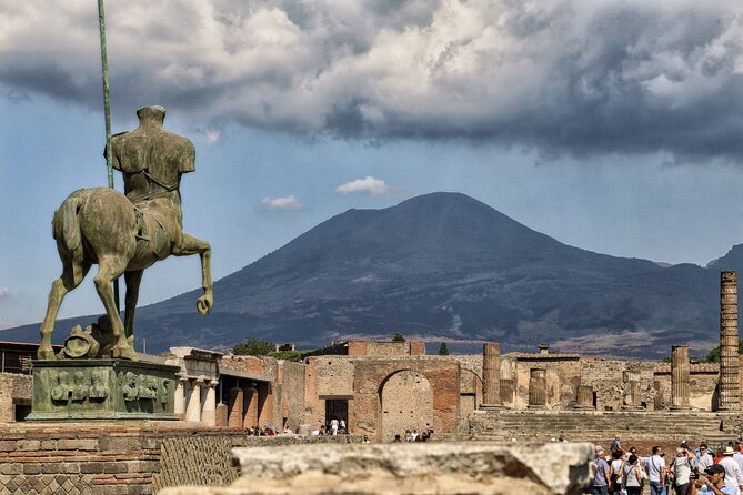 Guided Visit of Pompei and Mount Vesuvius Tour with Pizza Lunch - An Overview of the Tour Experience