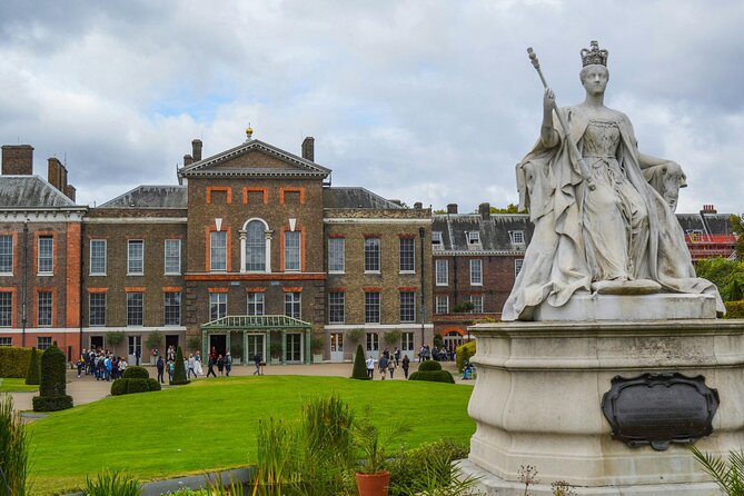 Guided Walking Tour of Royal Kensington in London - An In-Depth Look at the Kensington Guided Walking Tour