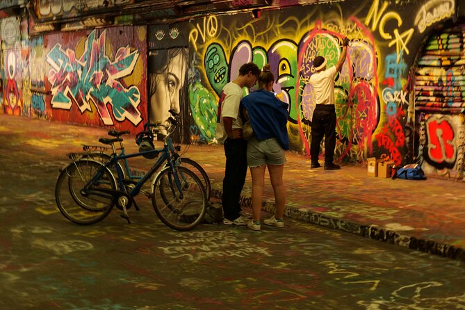 London Classic Landmarks Bike Tour with Local Guide - Key Points