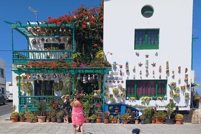 North Tour, Viewpoint, Brunch, White beach & lava pools - Key Points