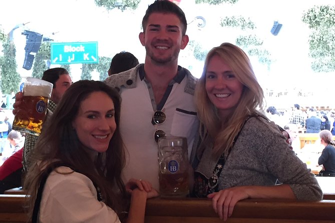 Oktoberfest Tour with table reservation and unlimited beer - Starting Point and Early Logistics