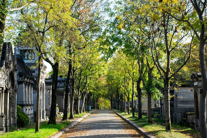 Père Lachaise Cemetery Tour: A Stroll Through Immortal History - Detailed Review of the Père Lachaise Cemetery Tour