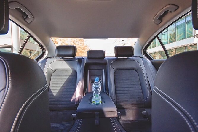 Private ARRIVAL Transfer by LIMOUSINE 3+1pax - What Does the Transfer Include?