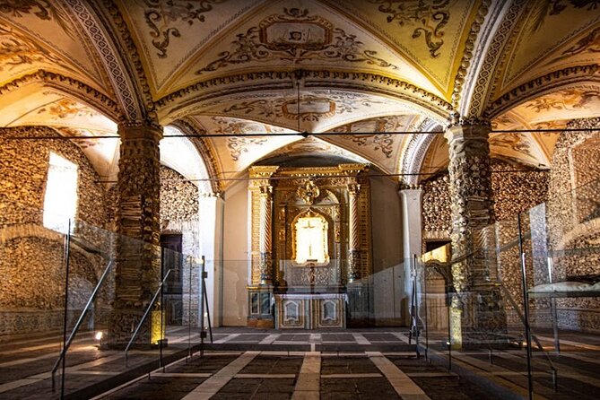 Private Évora Tour With Wine Experience and Wine Tasting - The Gothic Marvel and the Chapel of Bones