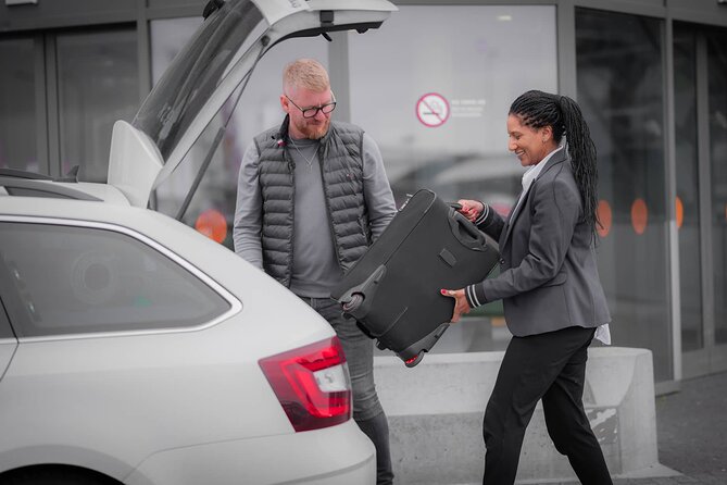 Private Keflavik Airport/Reykjavik Harbour Transfers - The Benefits: Comfort, Convenience, and Local Knowledge