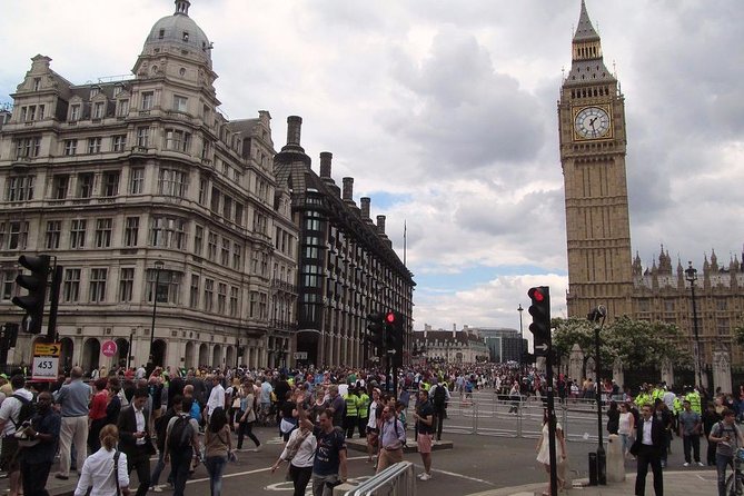 Private ONE WAY transfer from/to airports from/to London - What Makes This Service Stand Out?