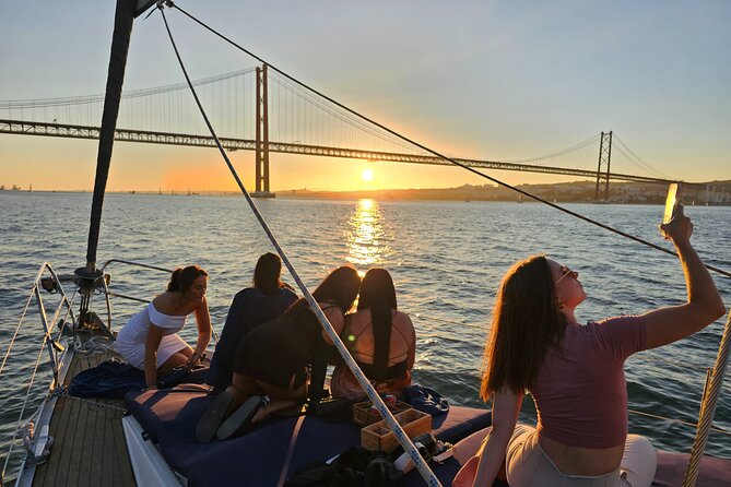 Private Relaxing Sunset Tour along the Tagus River - Meeting Point and Practicalities