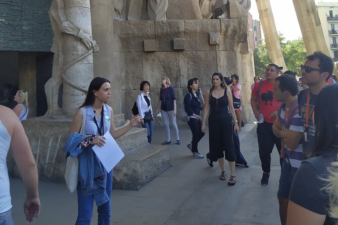 Sagrada Familia English Guided Tour & Optional Tower Access - What to Expect from the Sagrada Familia Guided Tour