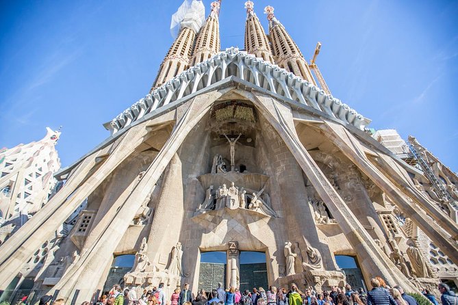 Sagrada Familia & Park Guell Guided Tour with Skip The Line - Starting at Park Güell: Architectural Wonderland with Scenic Views