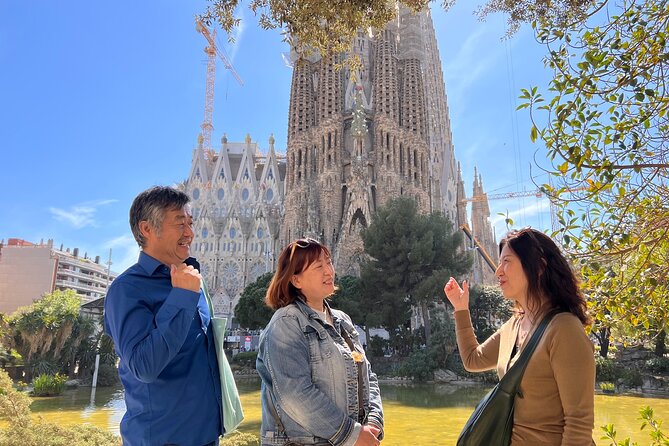Sagrada Familia Tour with Express Entry and Local Guide - What the Reviews Say