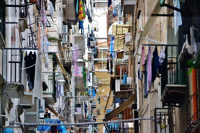 Spanish Quarters Tour - A Close Look at the Spanish Quarters Tour