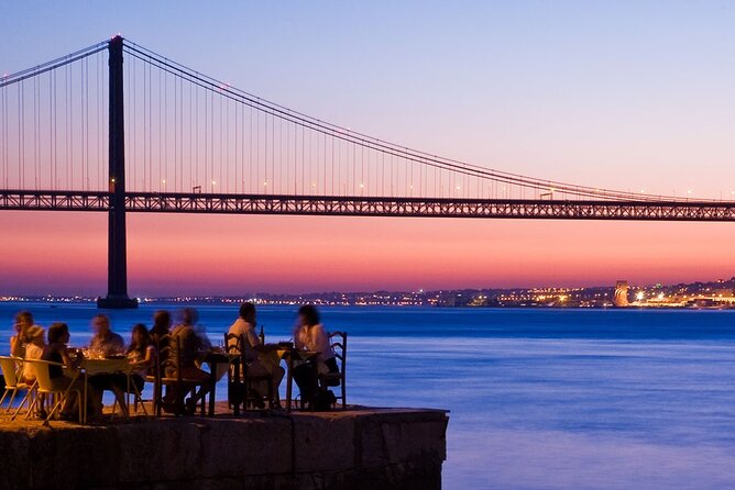 Sunset and Sea Food in Cacilhas - Key Points