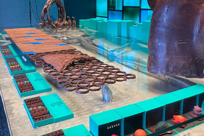 Sweet Gourmet Walk in the Marais - Tasting Delicious Pastries and Chocolates