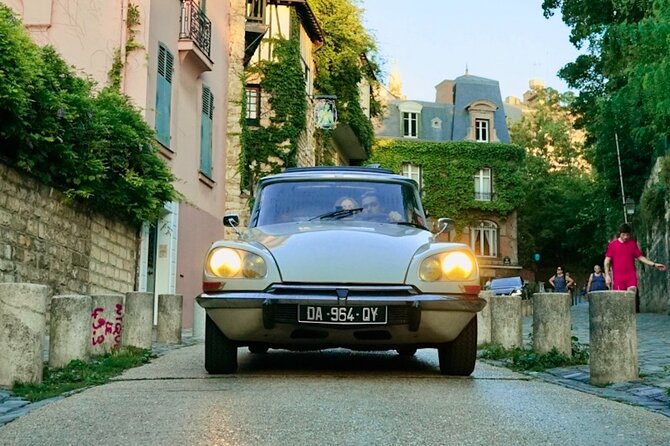 The Essentials of Paris in a Classic Open Top Car Citroën DS - A Closer Look at the Classic Car Experience