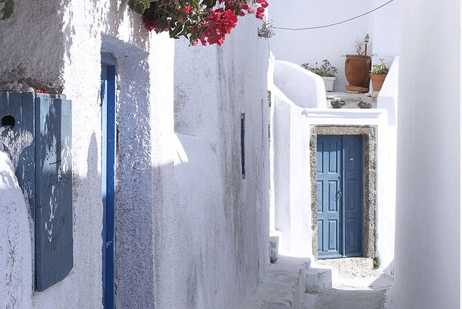 The Highlights of Santorini on a Mini Bus Daily Sunset Tour - What’s Included and What’s Not