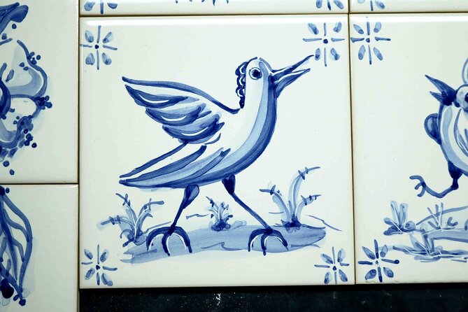 Tile painting workshop in the Algarve - Who Should Consider This Experience?