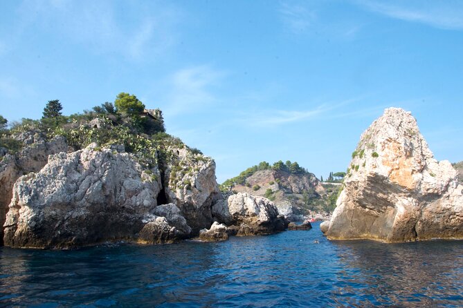 Tour to Baia di Taormina, Isola Bella and Naxos - Detailed Breakdown of the Itinerary