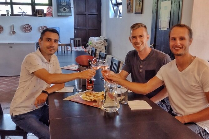 Traditional lunch and Old Town Private Tour with a local guide