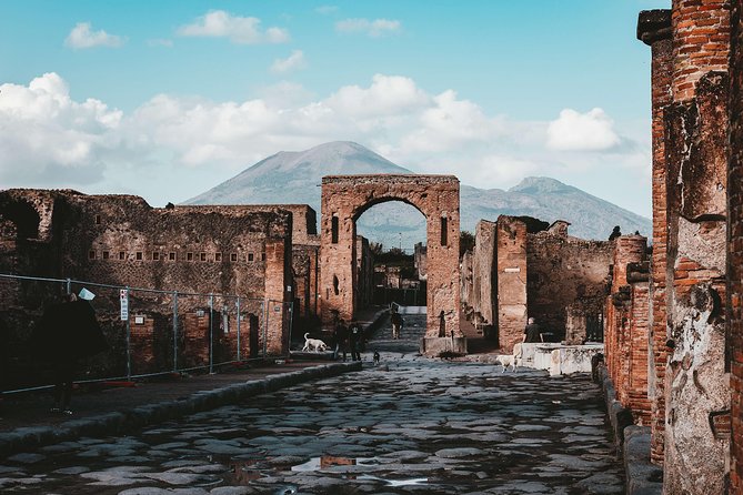 Transfer Rome to Positano, stop in Pompei - An In-Depth Look at the Experience